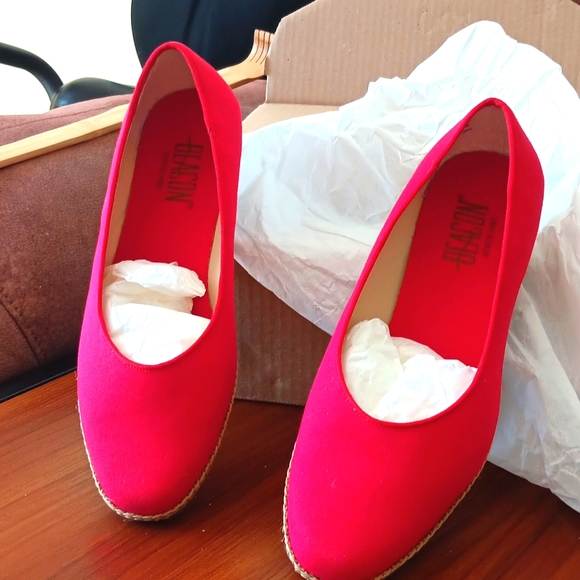 Beacon Phoenix | Shoes | Beacon Phoenix Slipon Loafers Womens 75 Nib ...